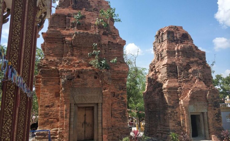 Prasat Neang Khmao ( Takeo ) - Guide Francophone du Cambodge